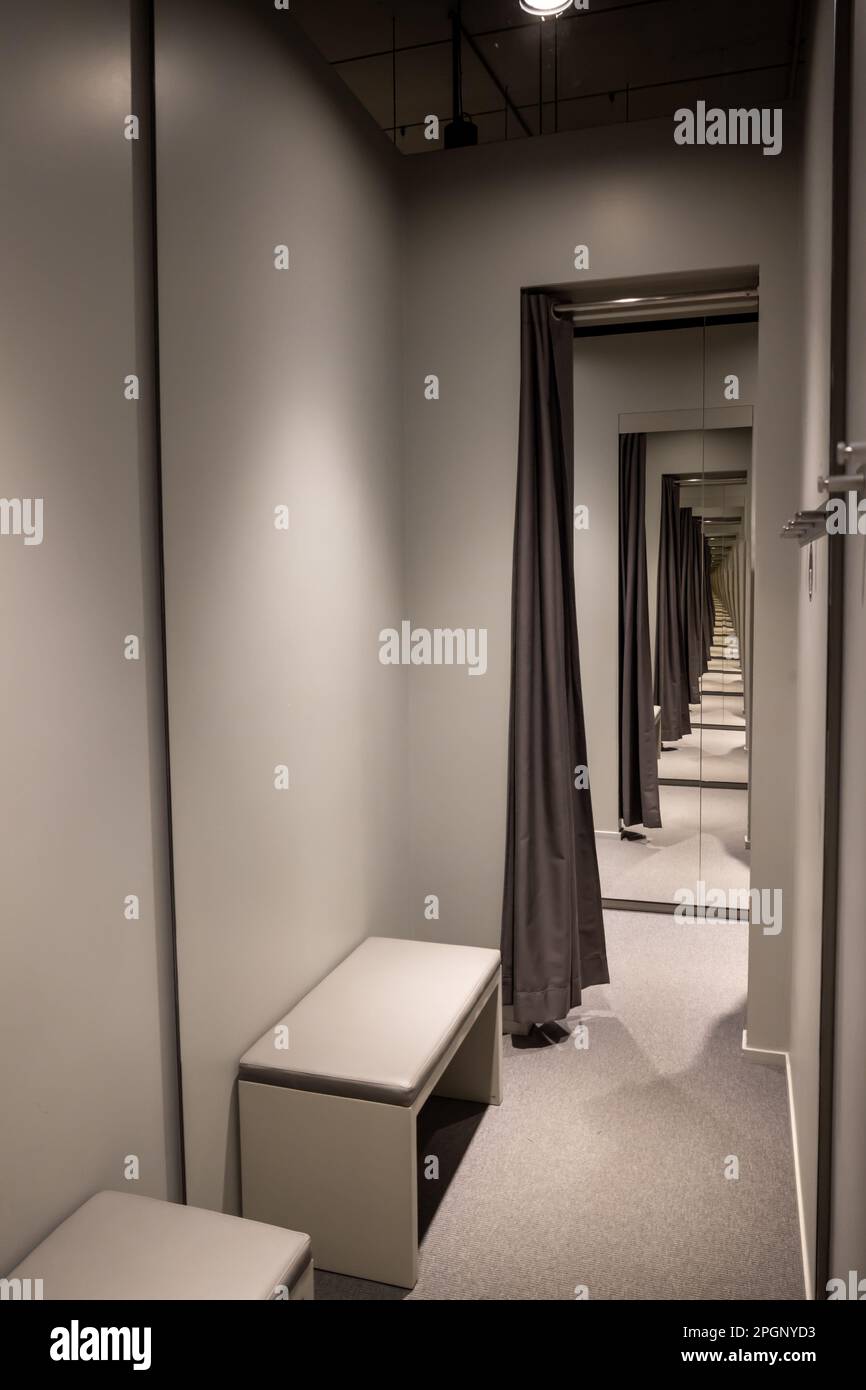 Dressing room mirror and lights hi-res stock photography and images - Alamy