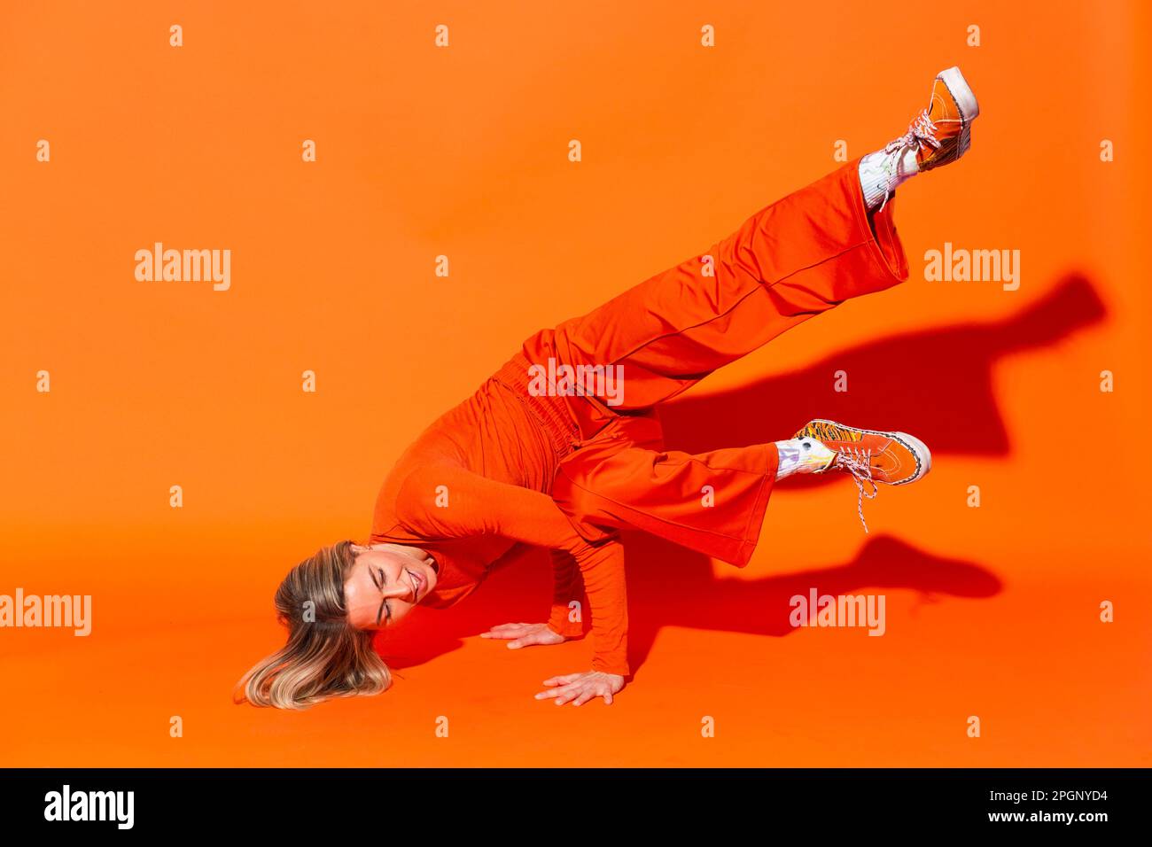 Breakdancing hi-res stock photography and images - Alamy