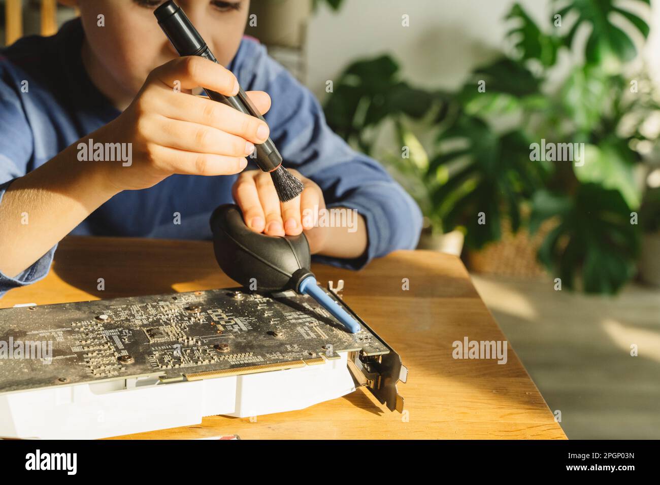 Boy cleaning table hi-res stock photography and images - Alamy