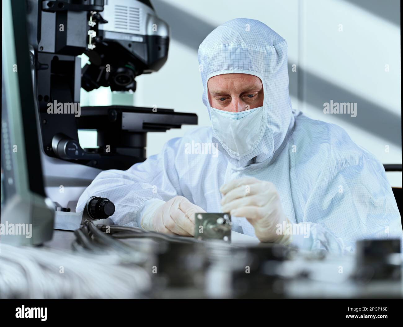 Clean room suit hi-res stock photography and images - Alamy