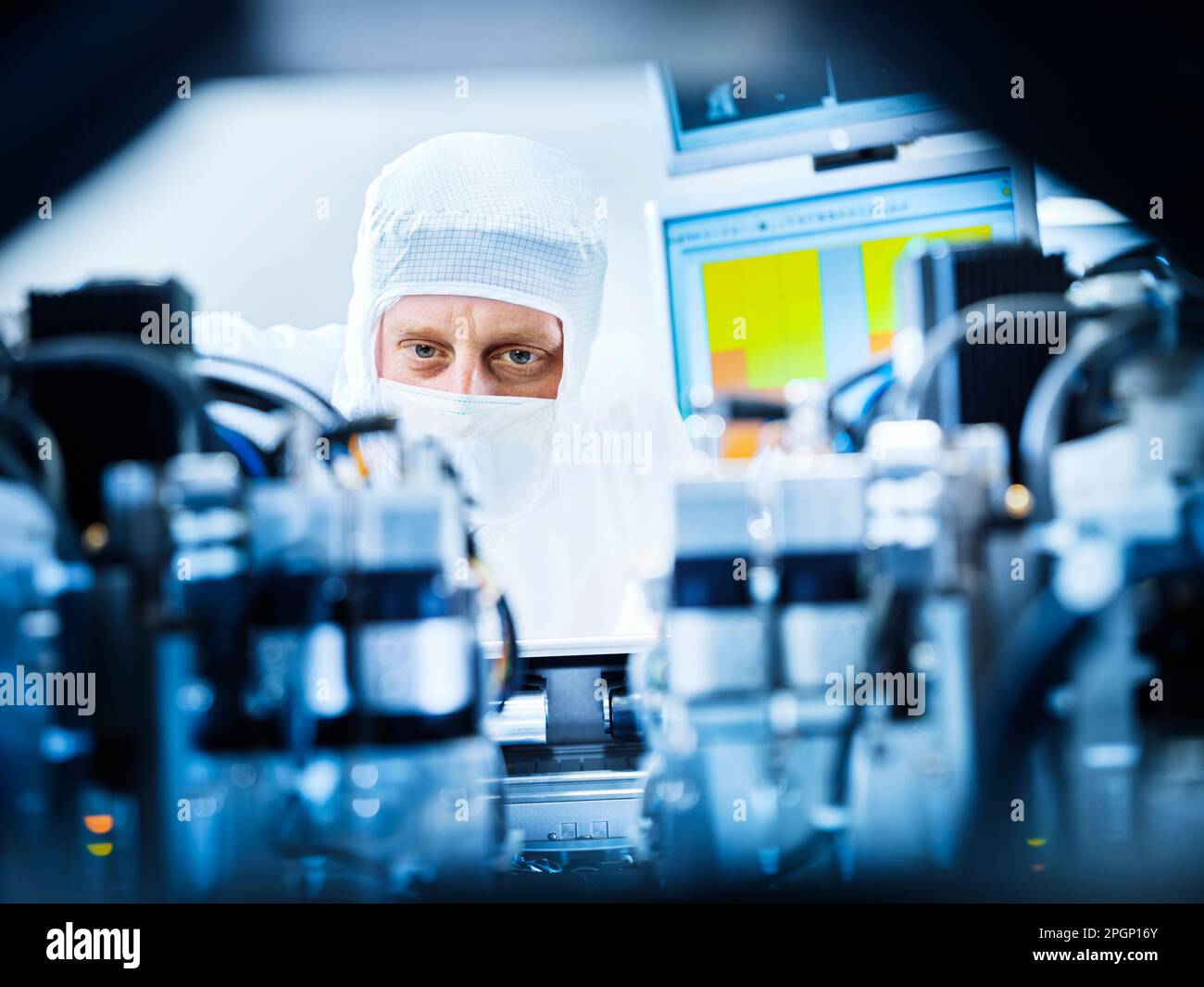 Clean room suit hi-res stock photography and images - Alamy