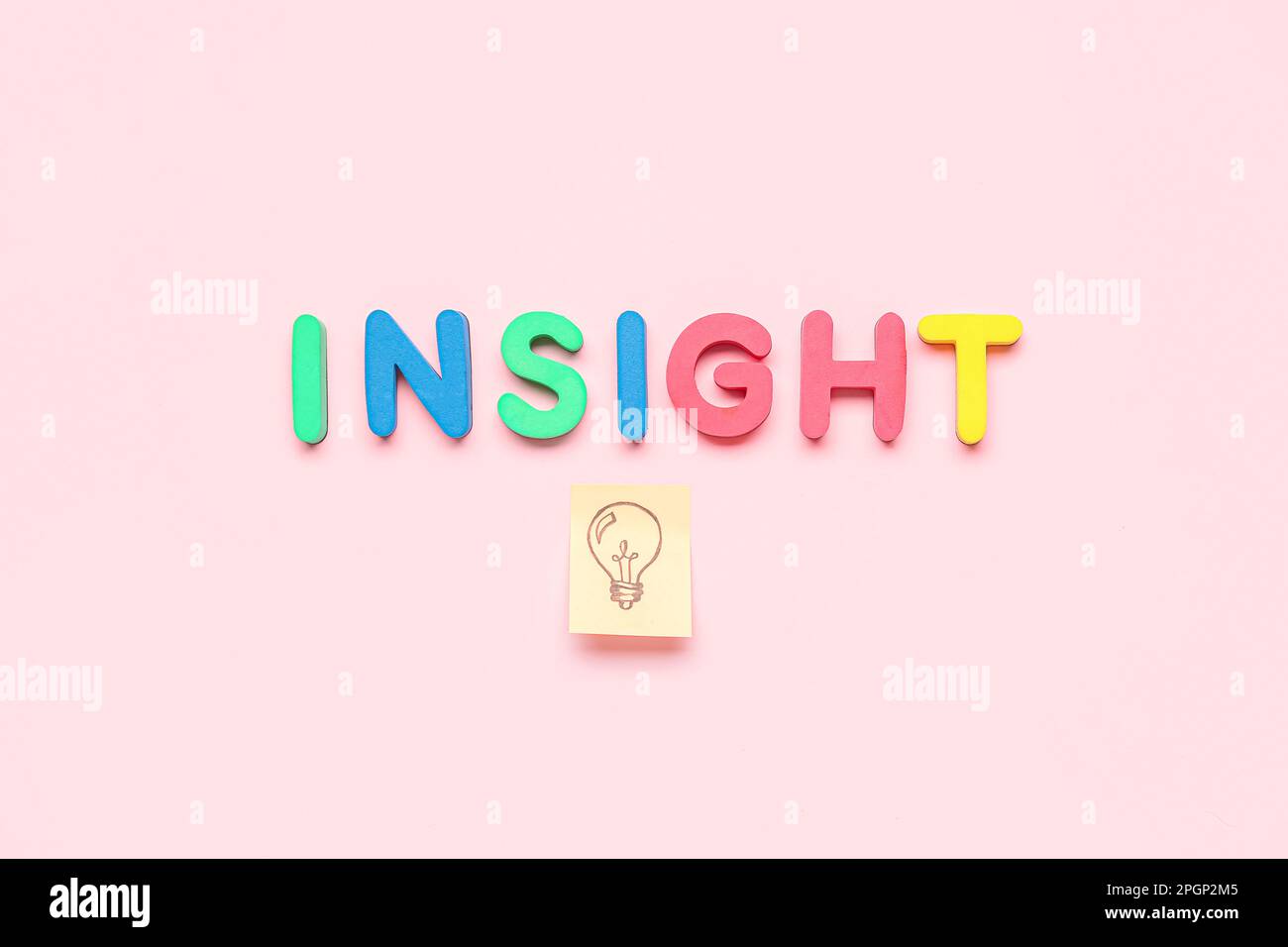 Word INSIGHT and sticky paper with drawn light bulb on pink background ...