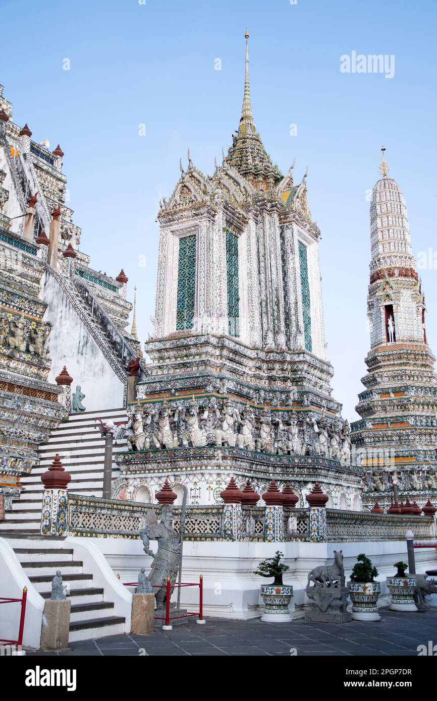 Impressive architectural details of Wat Arun (The Temple of Dawn) in ...