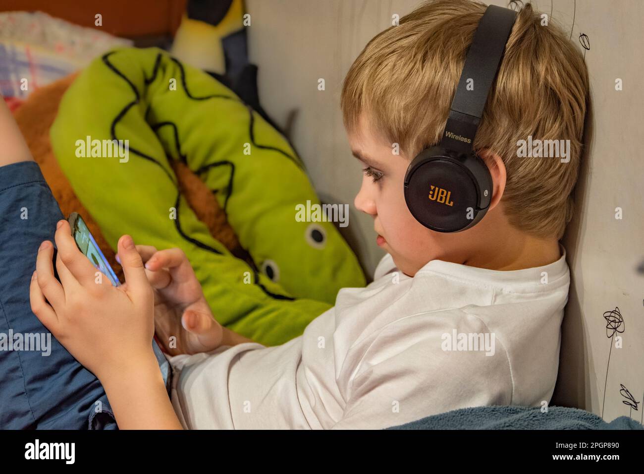 A boy looking at his cell phone Stock Photo - Alamy