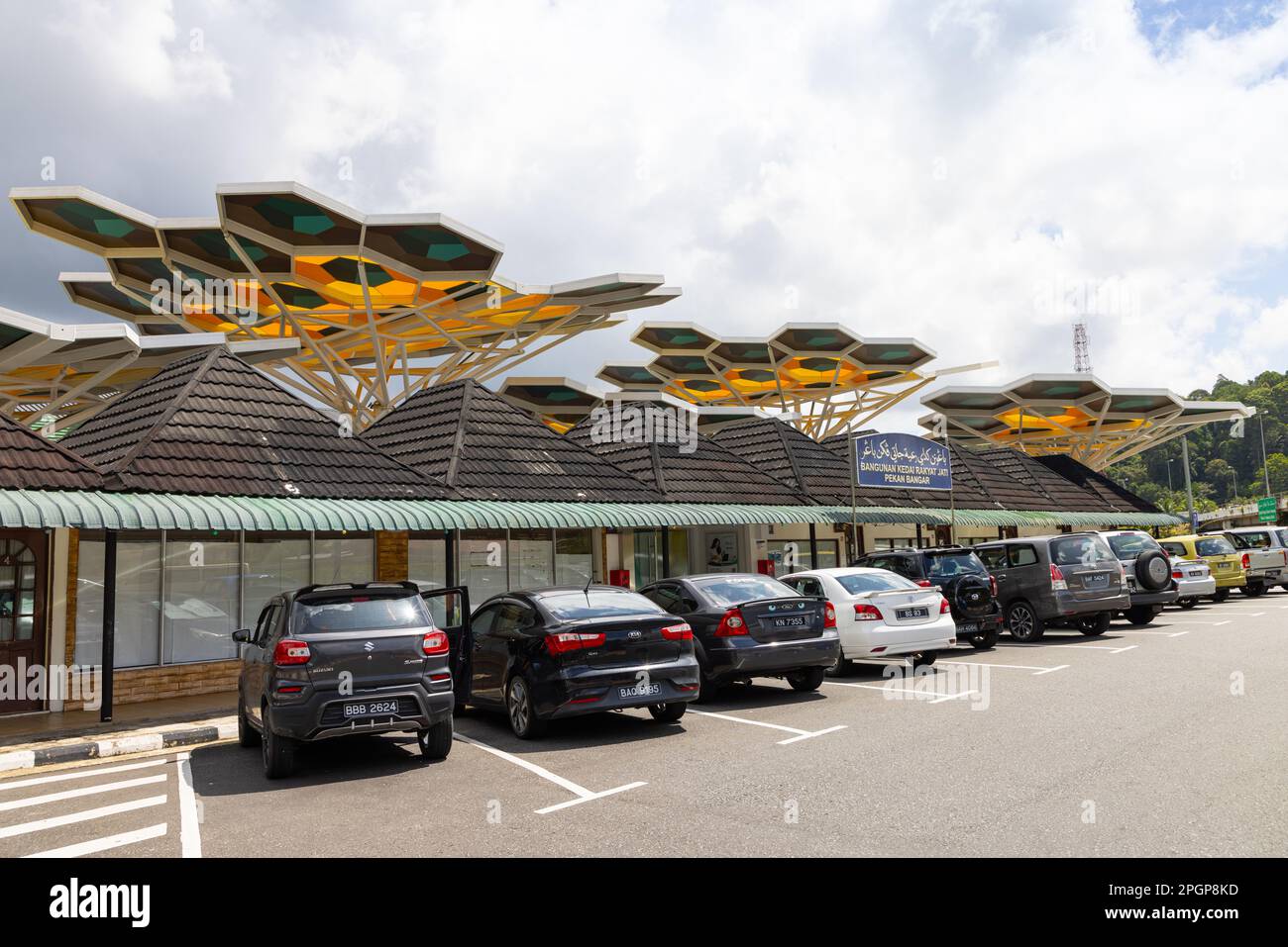 Kompleks Utama Bumiputra Temburong and other buildings near Sungai ...