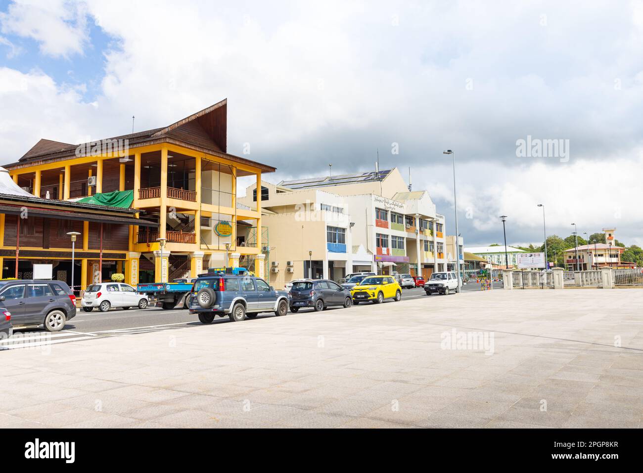 Kompleks Utama Bumiputra Temburong and other buildings near Sungai ...