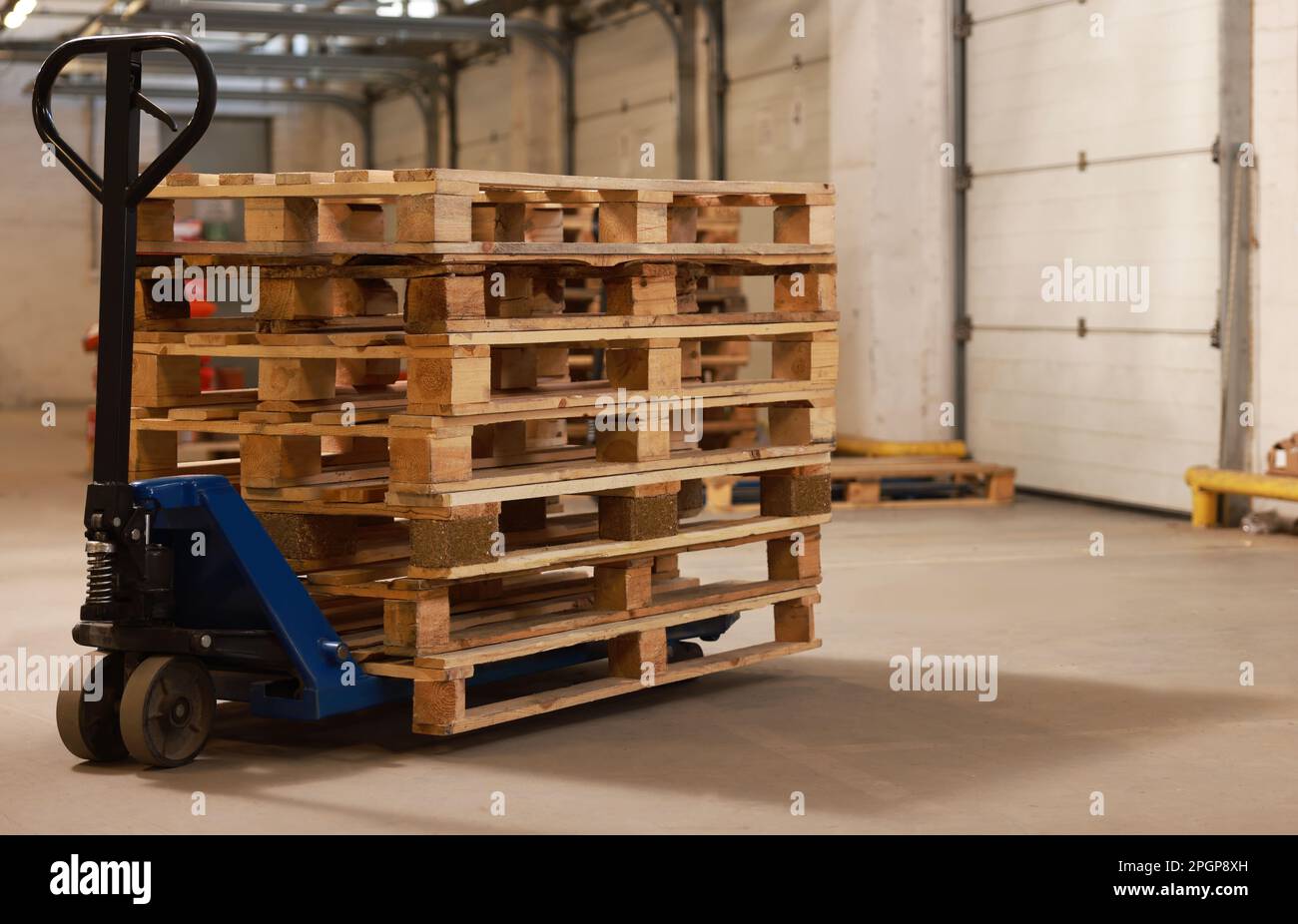 Modern manual forklift wooden hi-res stock photography and images - Alamy