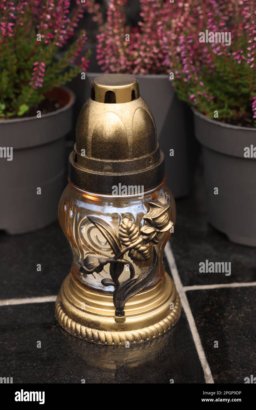 Tiled grave hi-res stock photography and images - Alamy