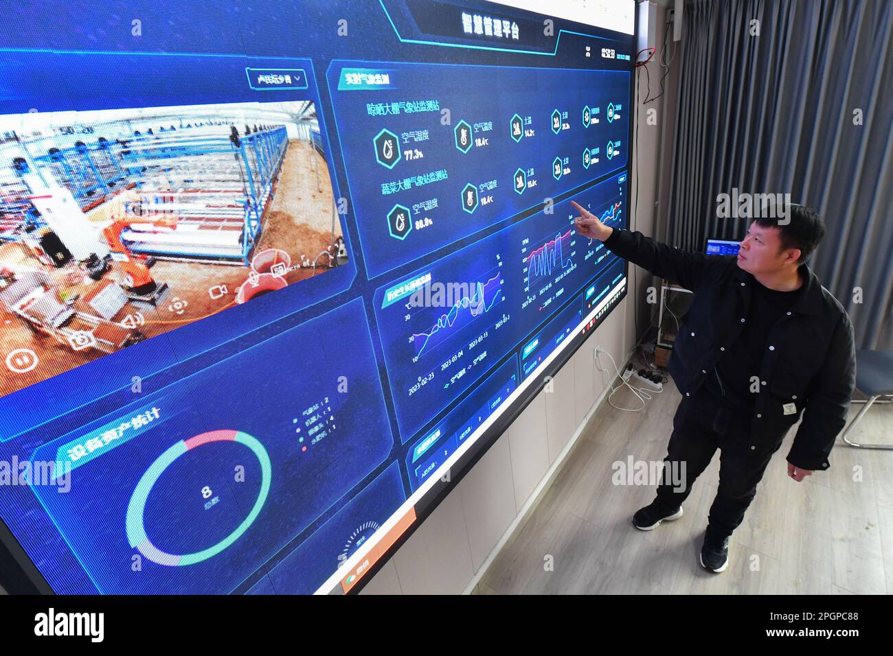 Xiangtan, China's Hunan Province. 23rd Mar, 2023. A farmer introduces ...