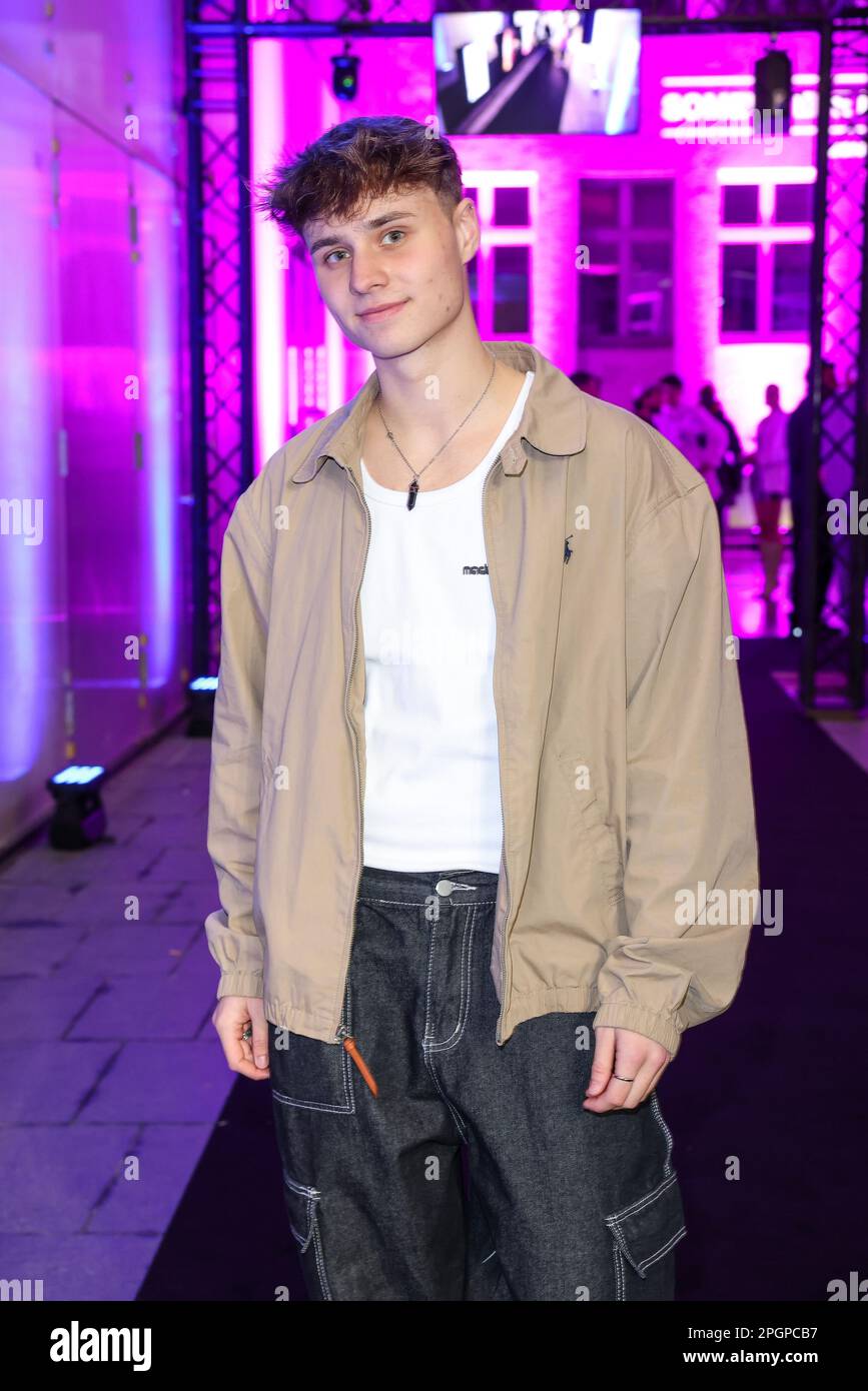 Berlin, Germany. 23rd Mar, 2023. Justin Williams joins singer Leony for ...