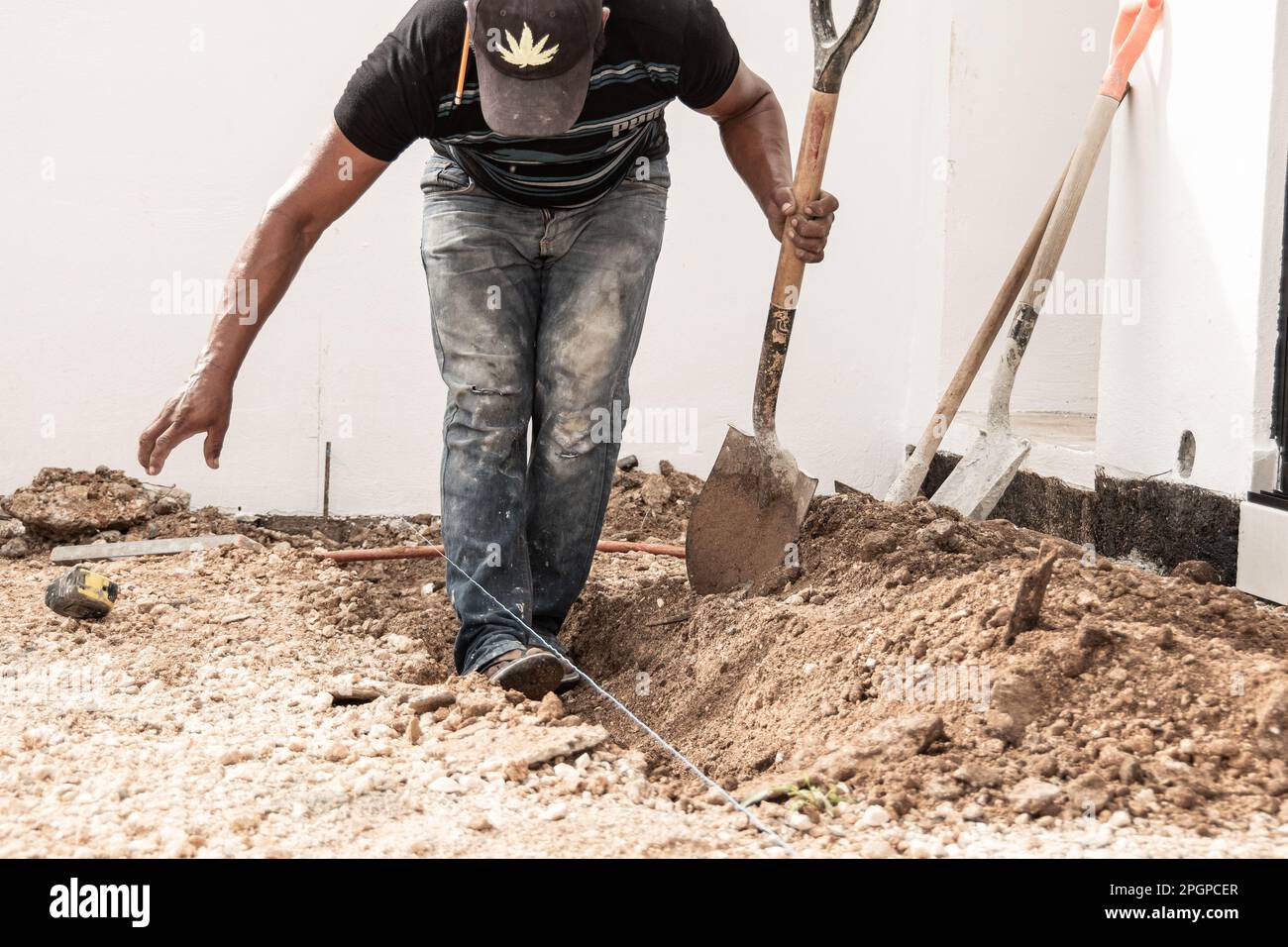 Man digging a hole in the ground with shovel Stock Photo - Alamy