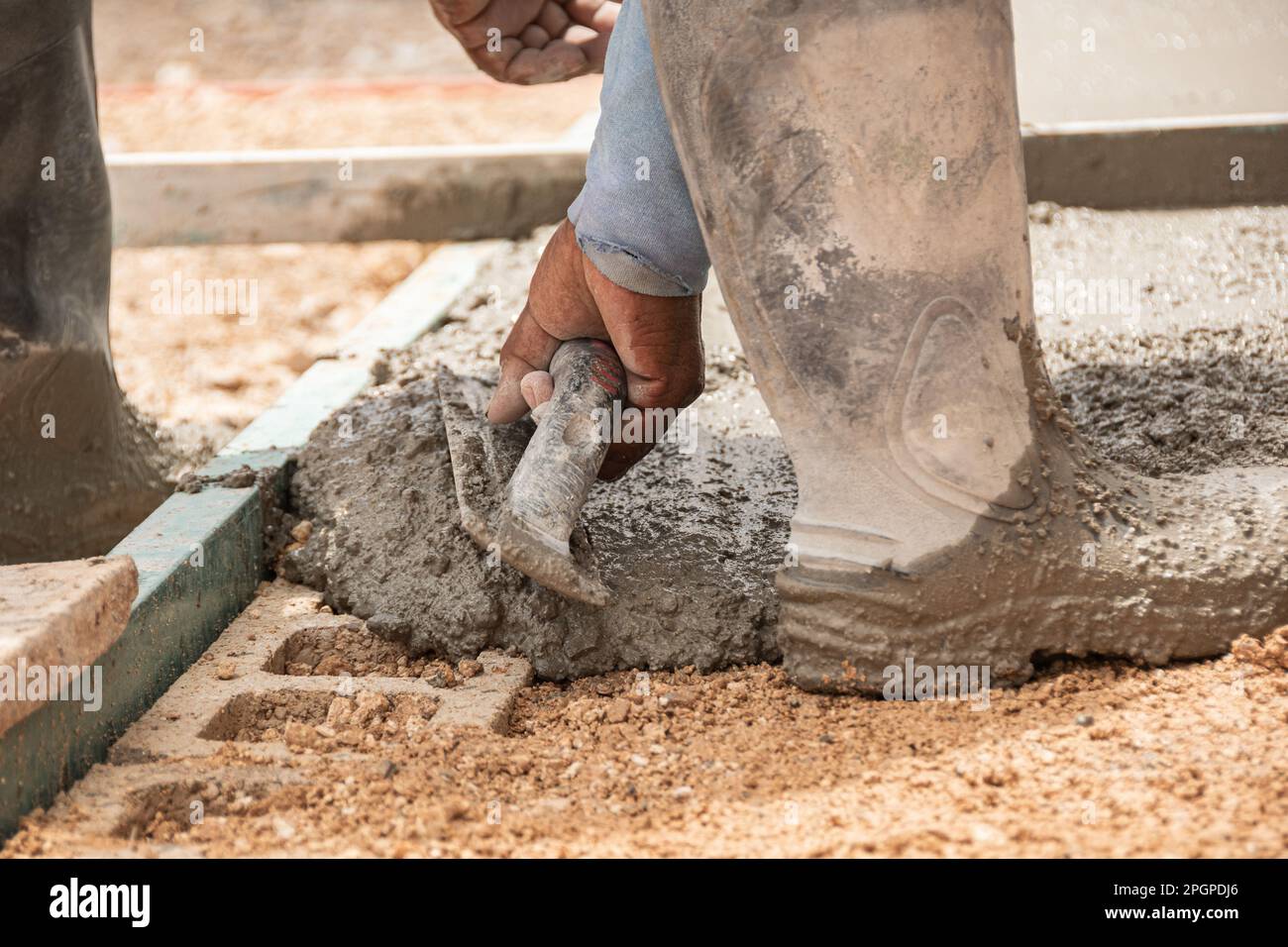 Cement masons hi-res stock photography and images - Alamy