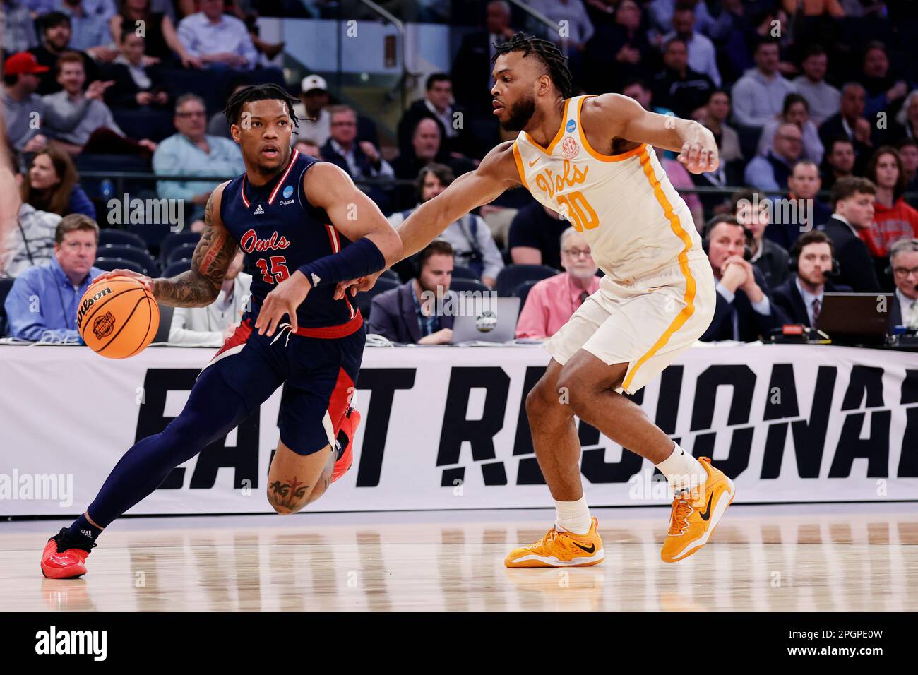 Florida Atlantic guard Alijah Martin (15) is defended by Tennessee ...
