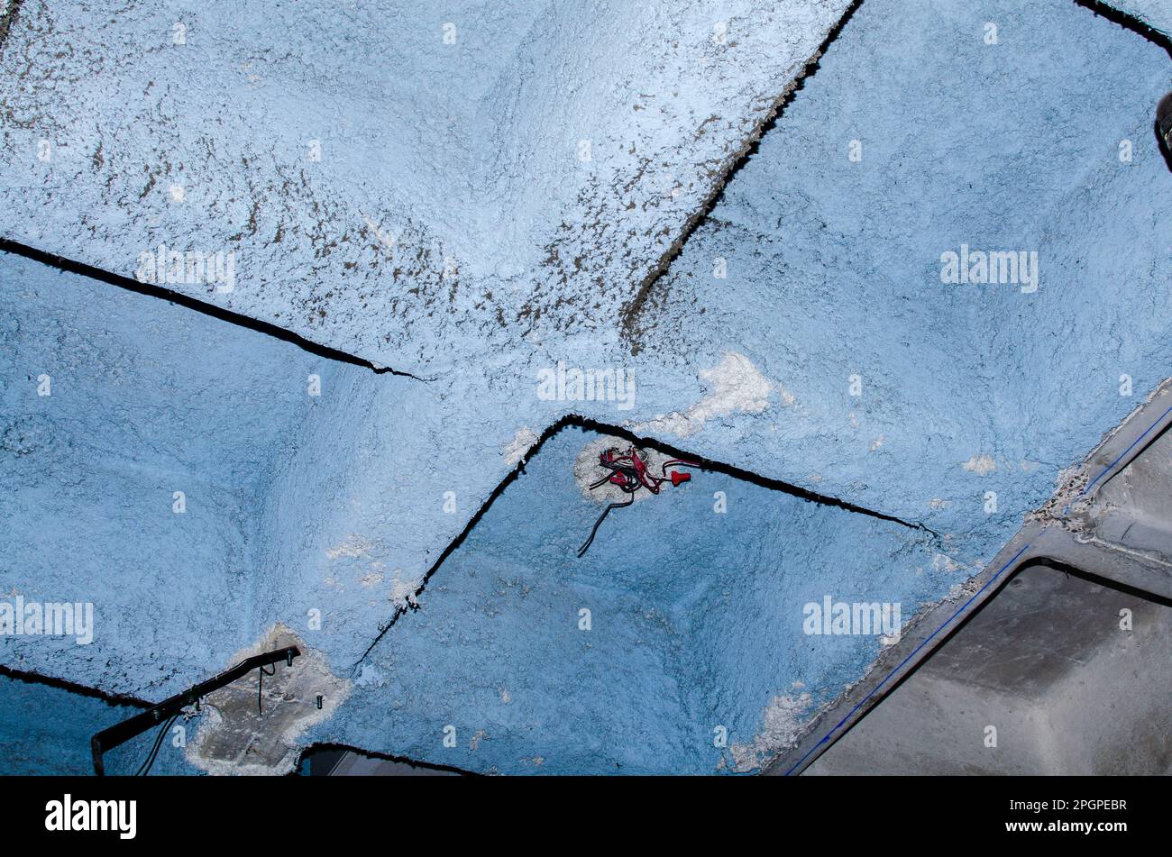 Blue asbestos hi-res stock photography and images - Alamy