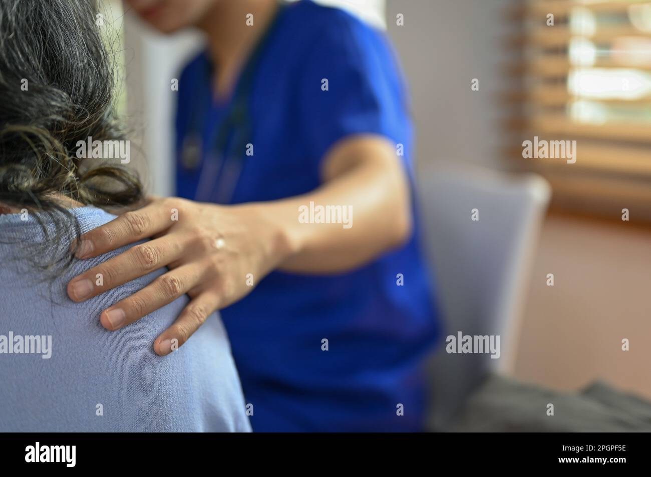 Understanding doctor hi-res stock photography and images - Alamy