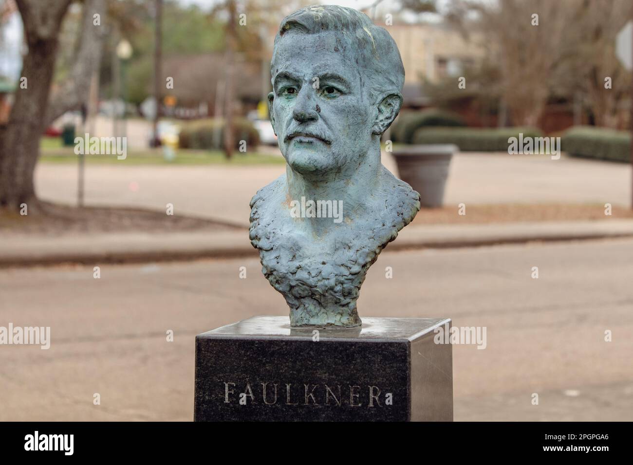 Copper statue of man hi-res stock photography and images - Alamy