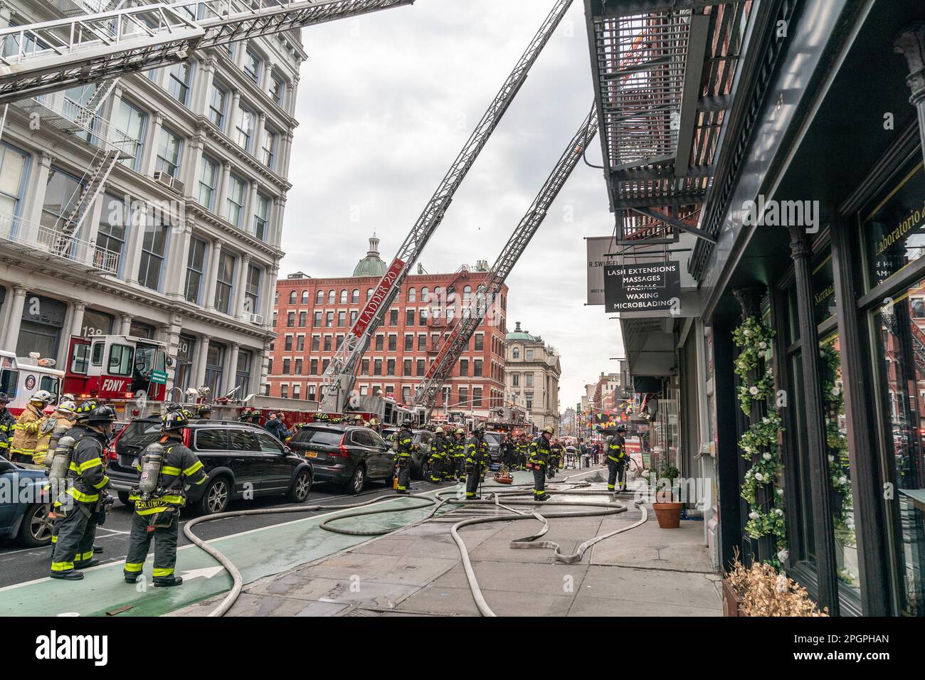 New York, USA. 23rd Mar, 2023. Rescue operation by firefighters to ...