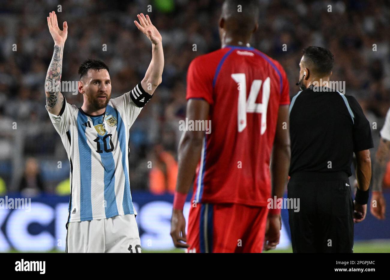 Lionel messi celebrates argentina hi-res stock photography and images ...