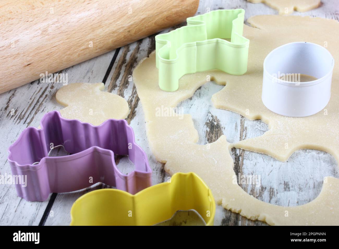 Shortcrust pastry and cookie cutters Stock Photo - Alamy
