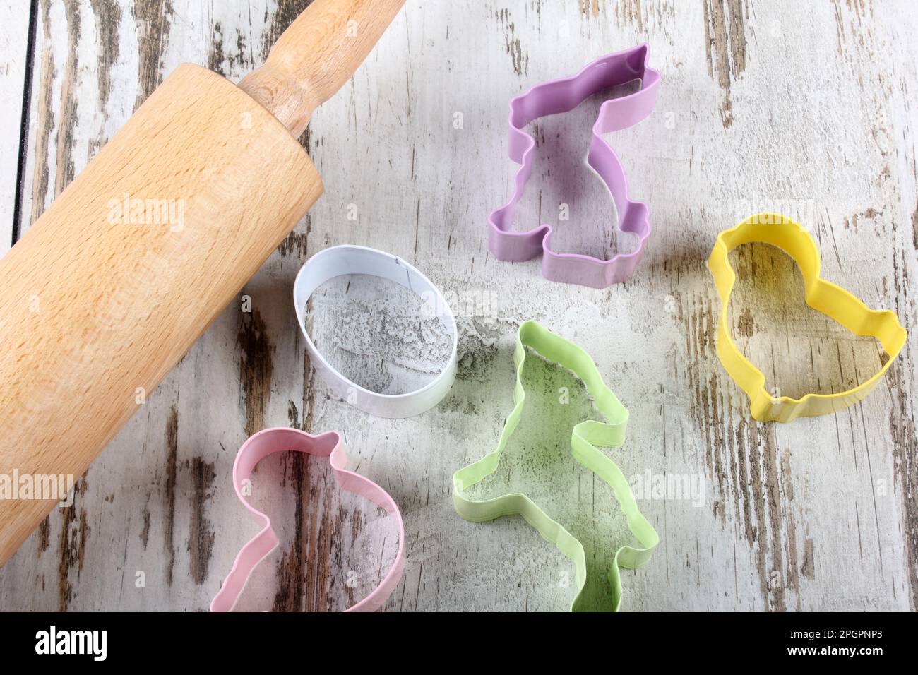 Easter biscuit cutters hi-res stock photography and images - Alamy