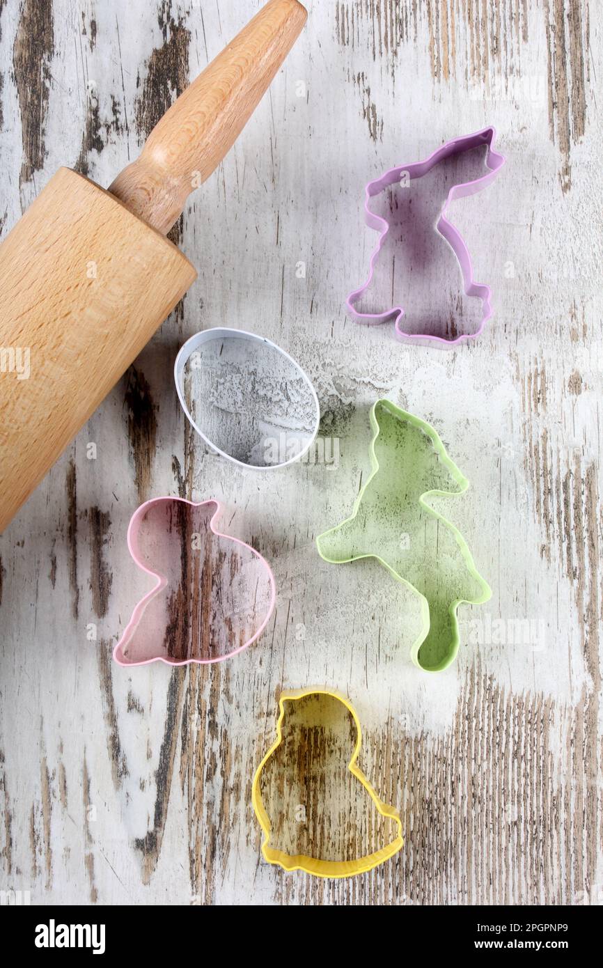 Easter biscuit cutters hi-res stock photography and images - Alamy