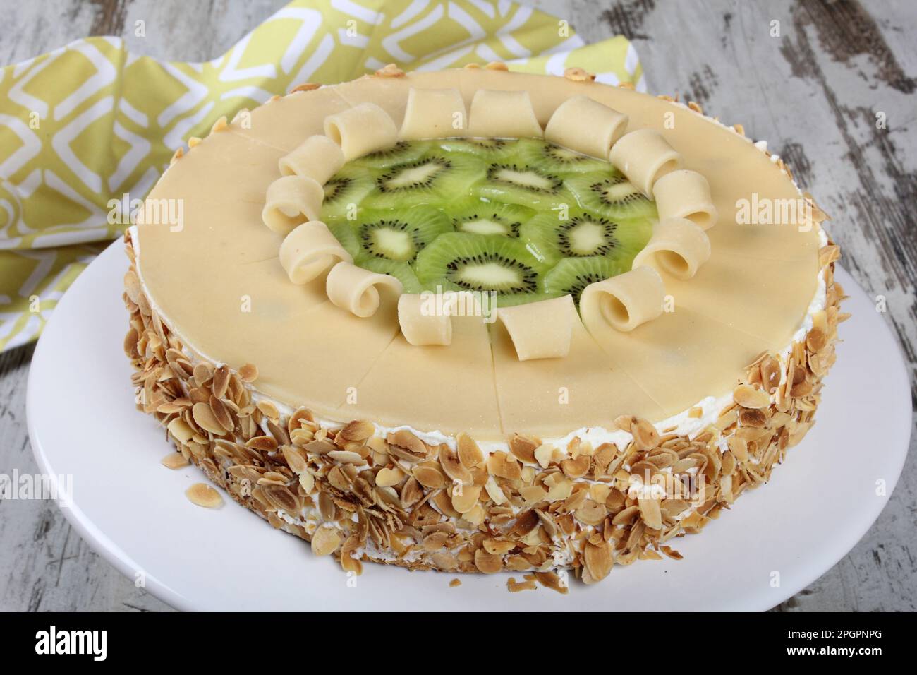 Kiwi pie, kiwi cake Stock Photo - Alamy