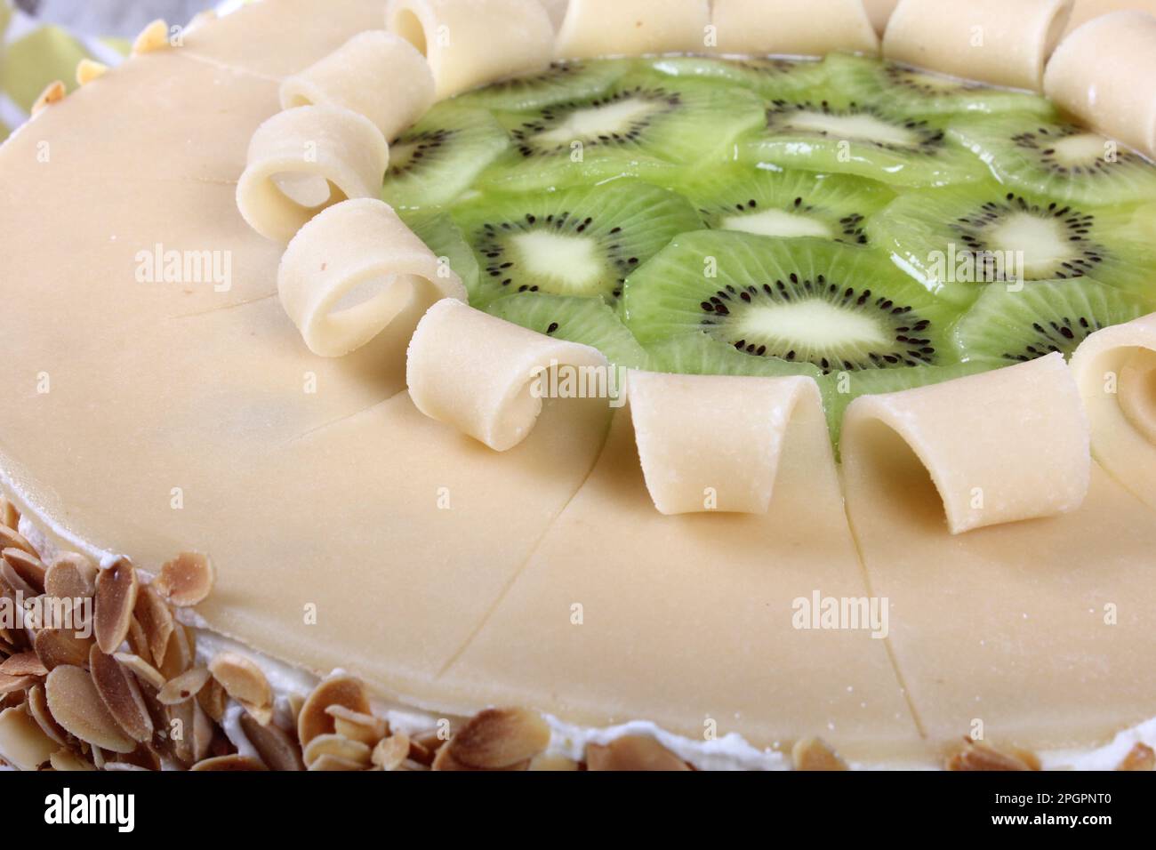 Kiwi pie, kiwi cake Stock Photo - Alamy