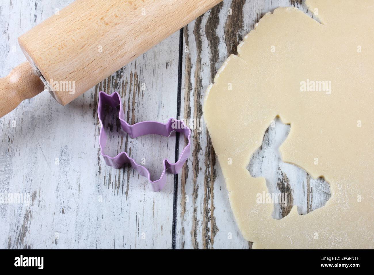 Shortcrust pastry and cookie cutter Stock Photo - Alamy