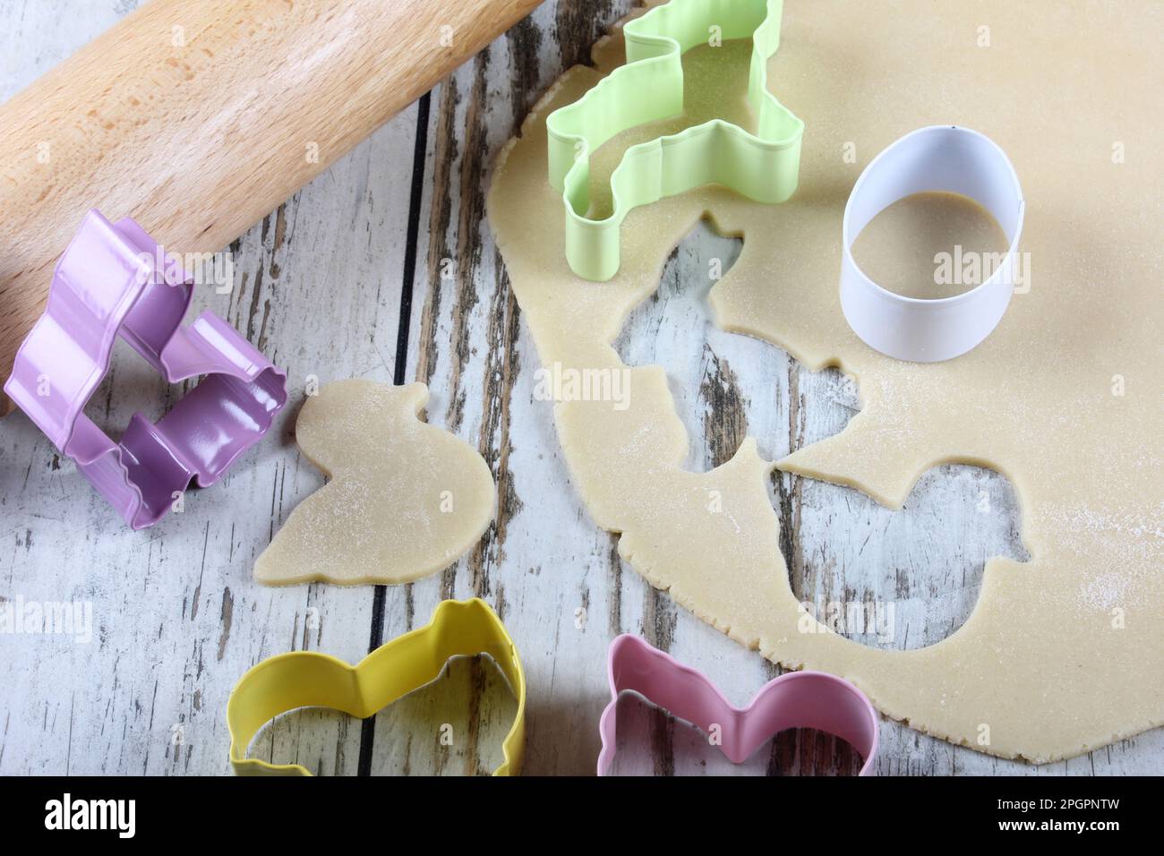 Rolling out shortcrust pastry hi-res stock photography and images - Alamy
