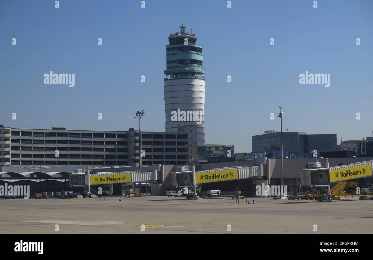 Airport vienna schwechat hi-res stock photography and images - Alamy