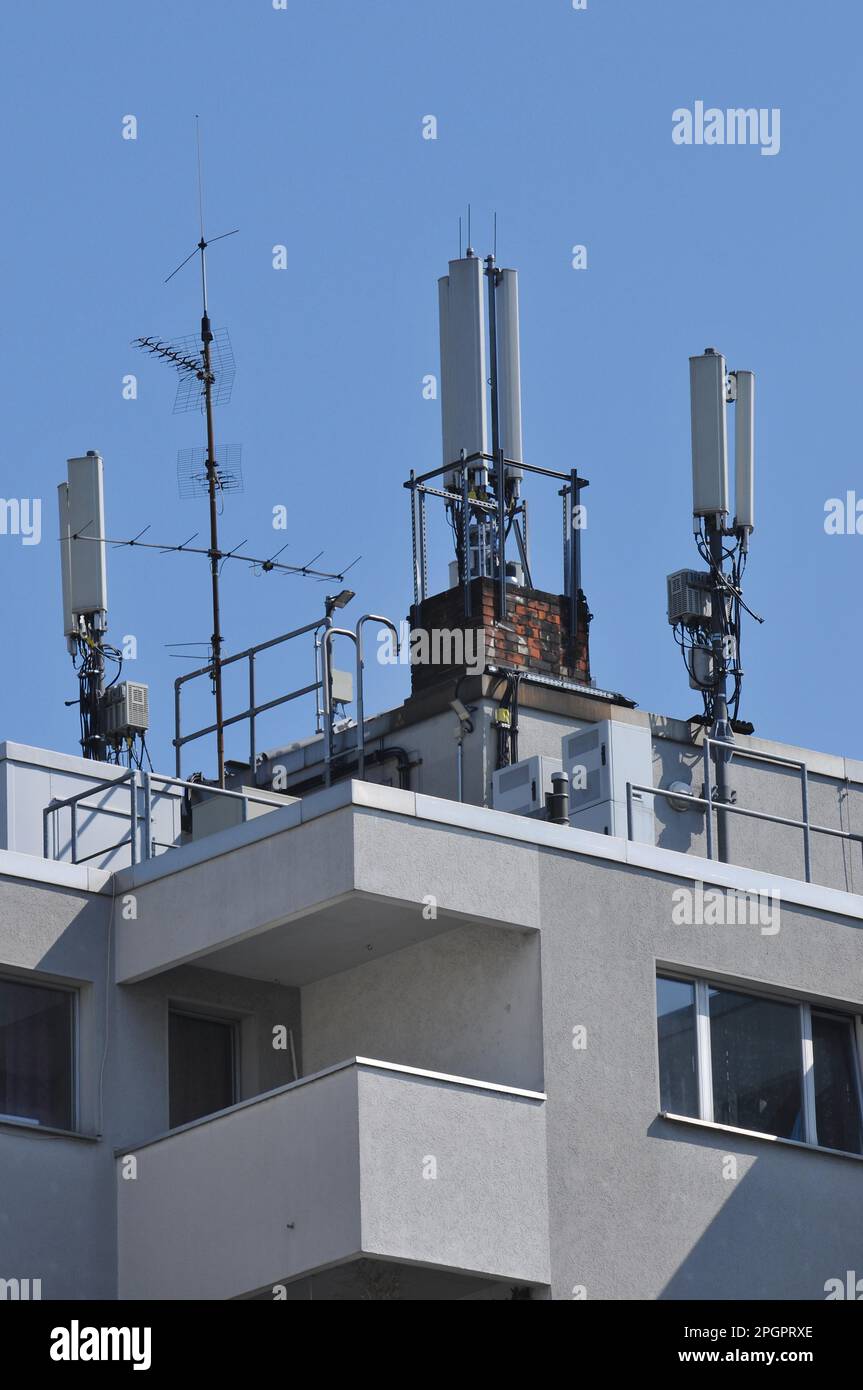 Mobile antenna building hi-res stock photography and images - Alamy