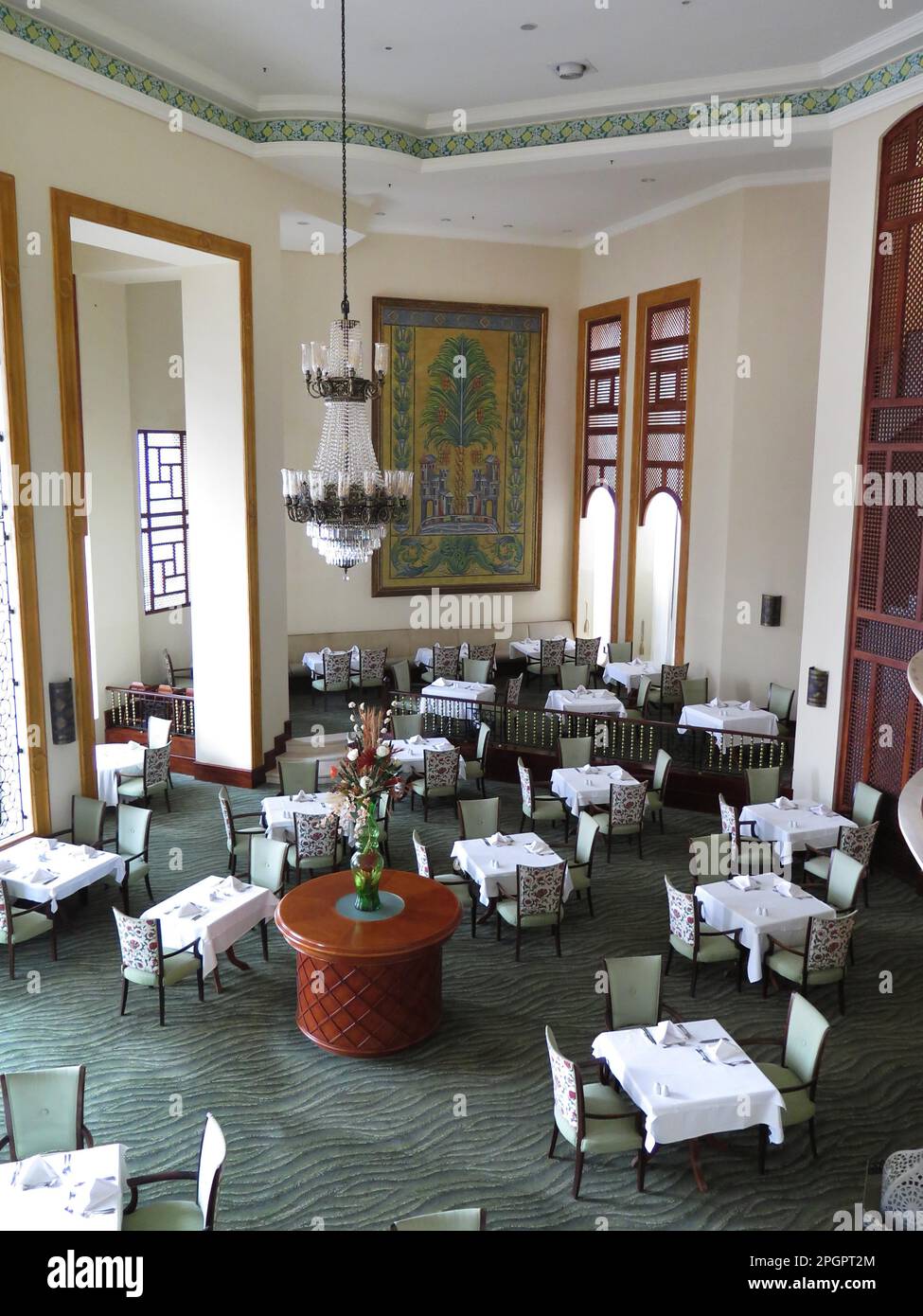 Luxurious hotel dining room hi-res stock photography and images - Alamy