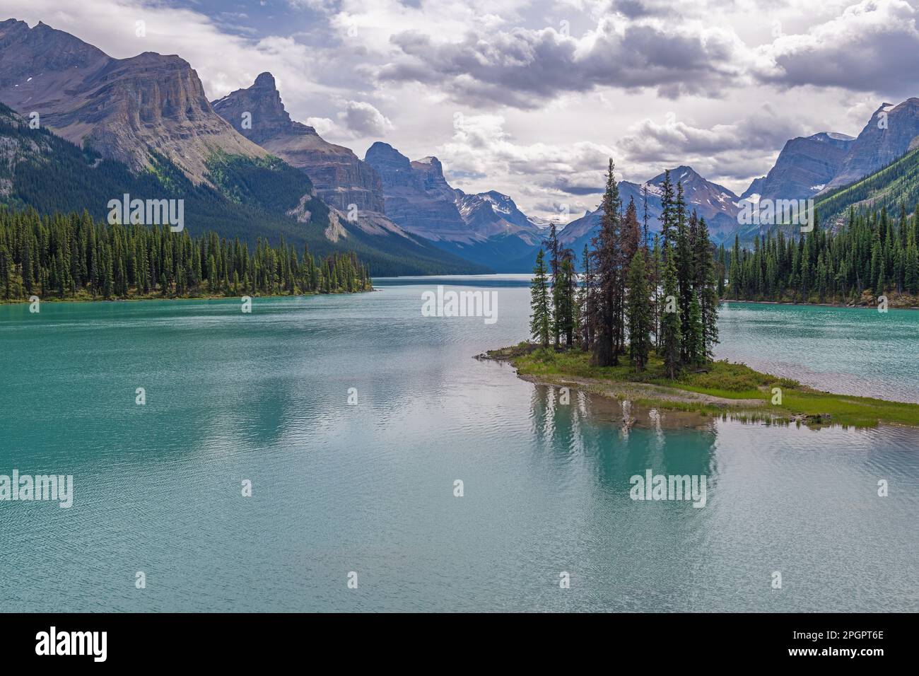 Spirit Island and Maligne Lake, Jasper national park, Alberta, Canada ...