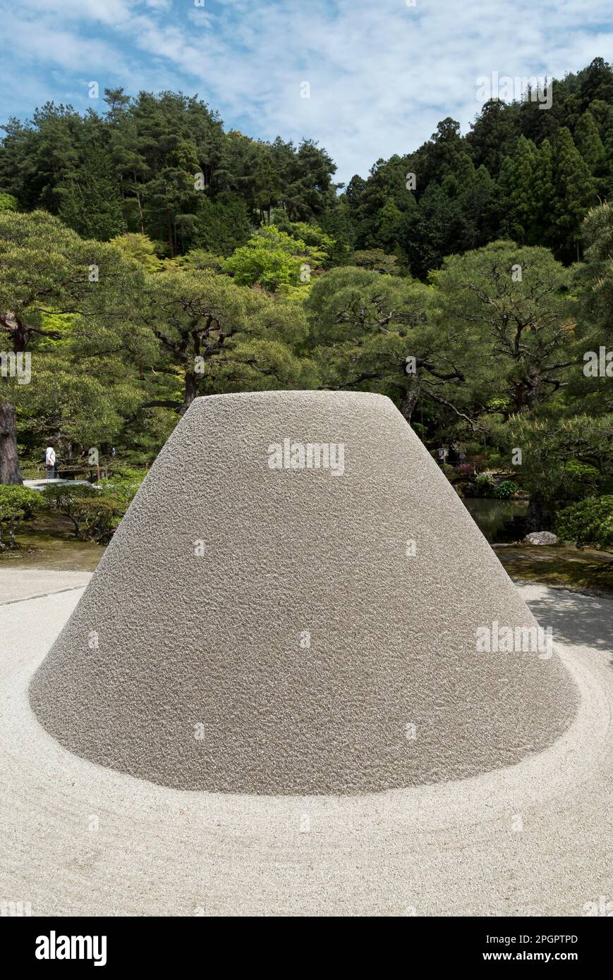 Kogetsudai sand pile at Ginkaku-ji (Zen Temple of the Silver Pavilion ...