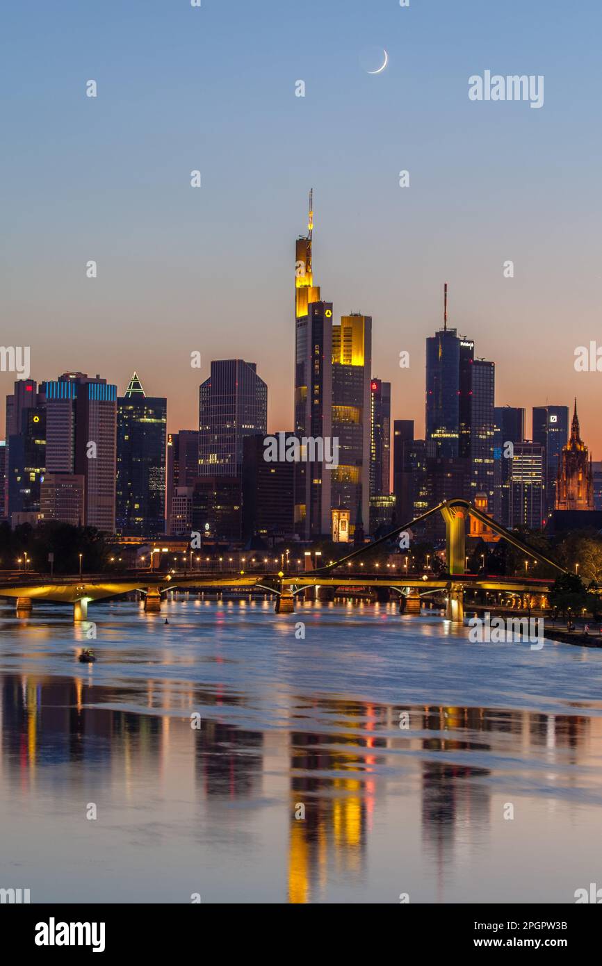 Moon skyline hi-res stock photography and images - Alamy