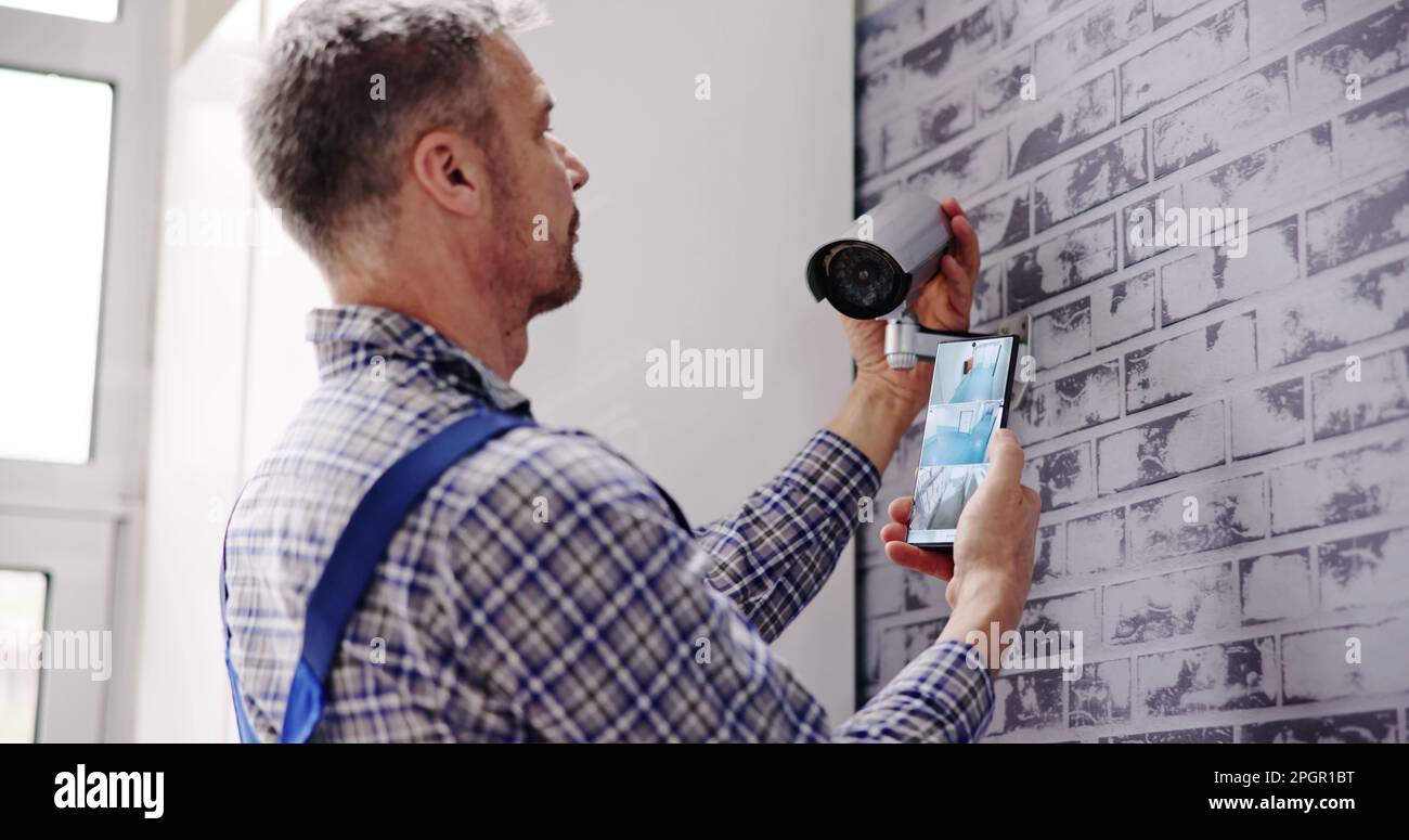 Technician Adjusting CCTV Camera For Video Surveillance Stock Photo - Alamy