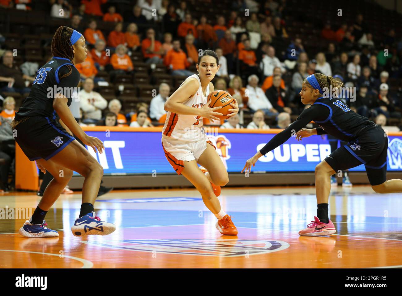 BOWLING GREEN, OH - MARCH 23: Bowling Green Falcons guard Amy Velasco ...