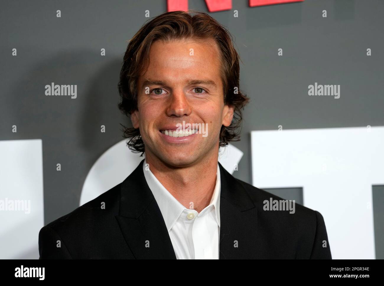 Tom Allen poses at the premiere of the Netflix series "Unstable ...