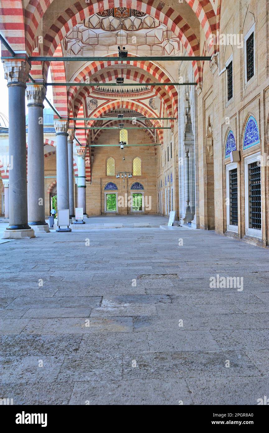 Mosque wall window hi-res stock photography and images - Alamy