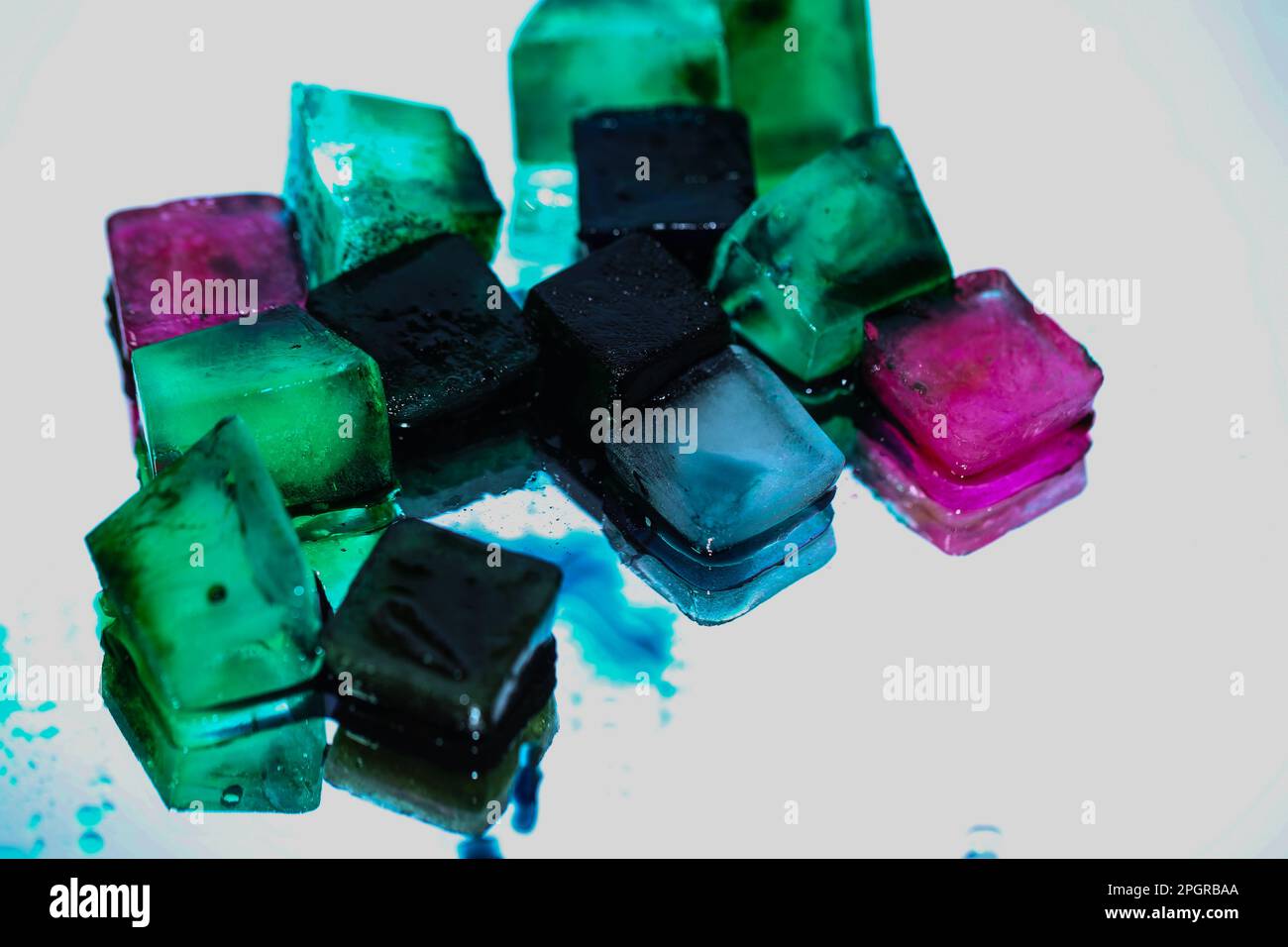 Mirrow hi-res stock photography and images - Alamy