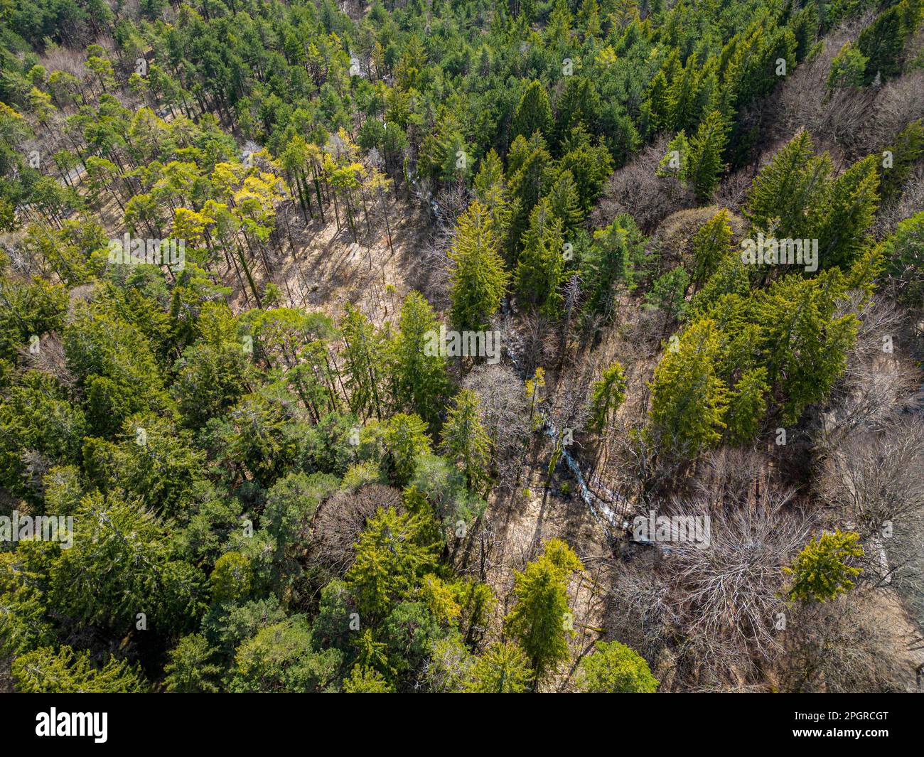 Drone over road hi-res stock photography and images - Alamy