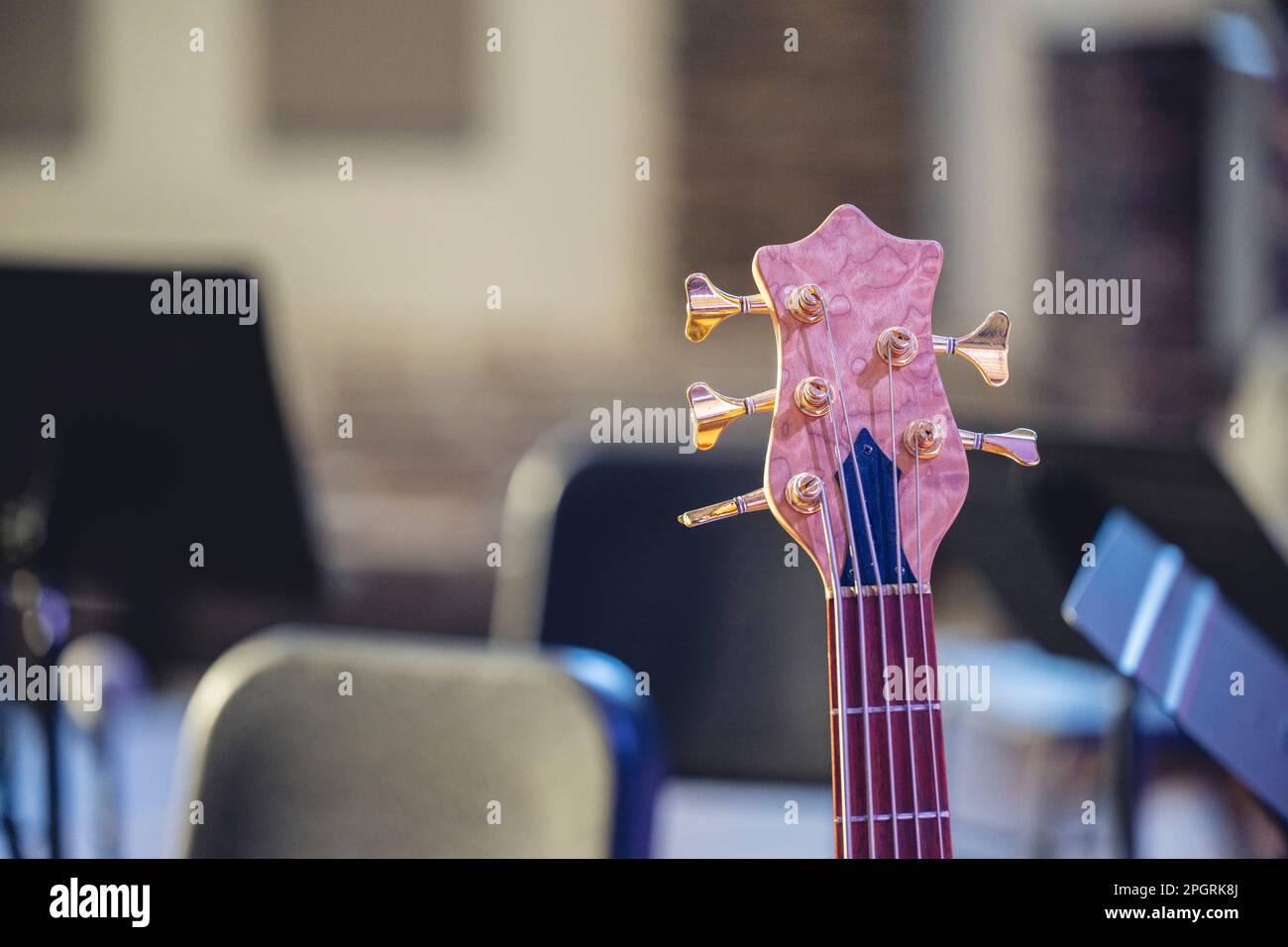 Machine heads hi-res stock photography and images - Alamy