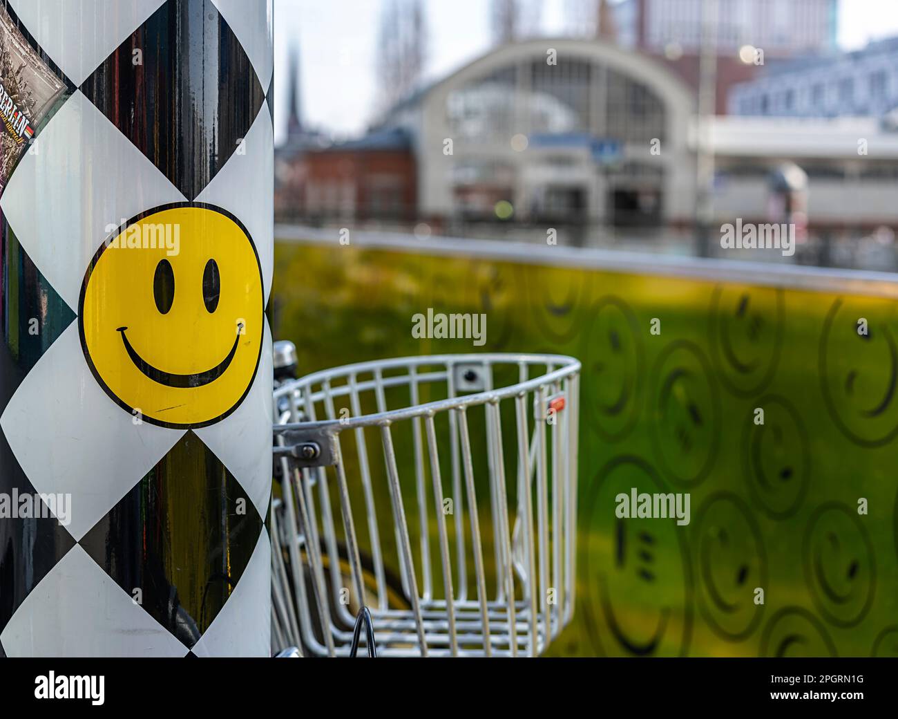 Smiley aufkleber aufkleber hi-res stock photography and images - Alamy
