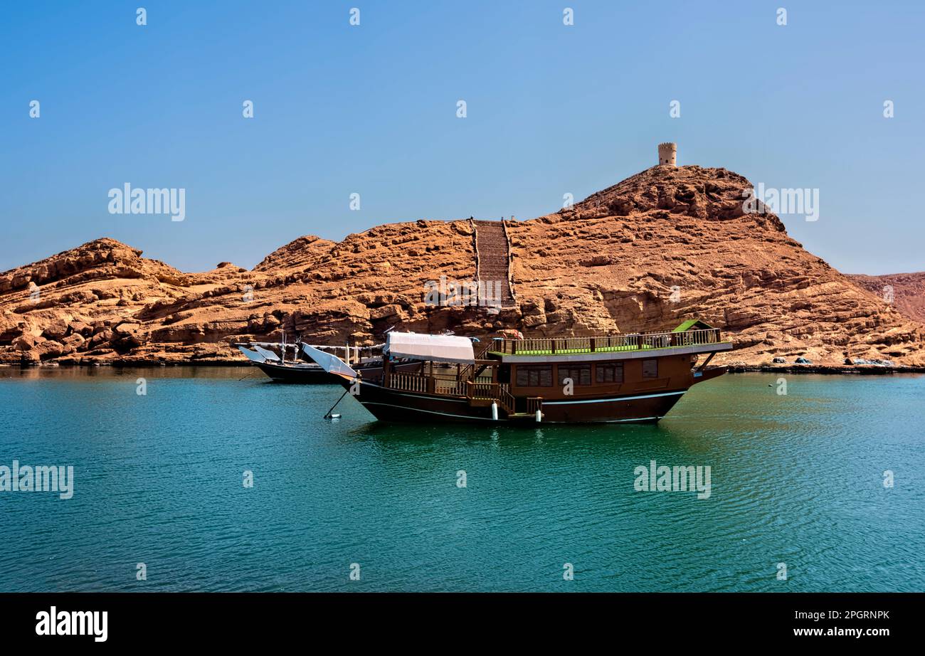 Burj Al-Ayjah watchtower and traditional dhow in Sur, Ash Sharqiyah ...