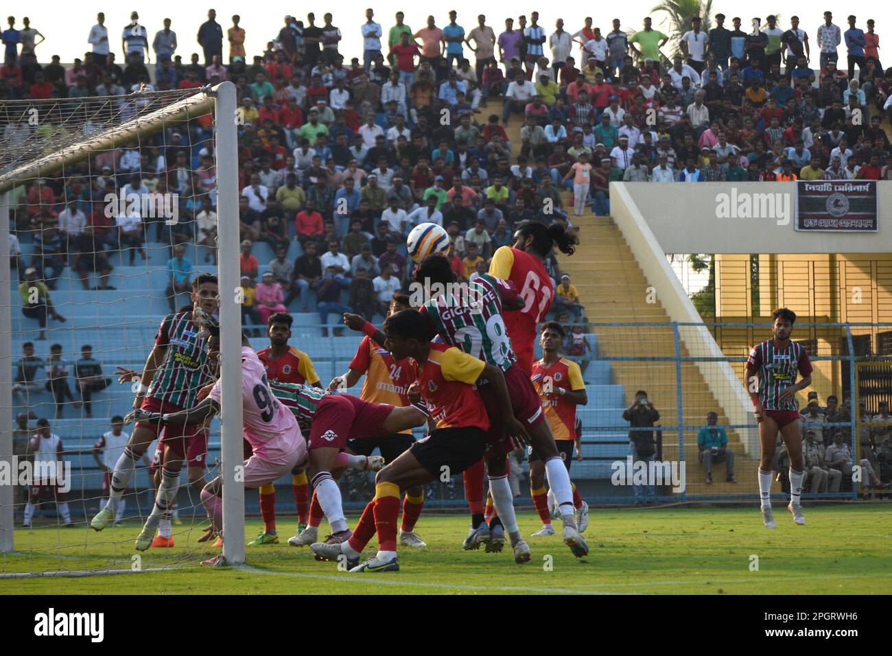 Kolkata, India. 24th Mar, 2023. ATK Mohun Bagan shares one point with Emammi East Bengal in ...