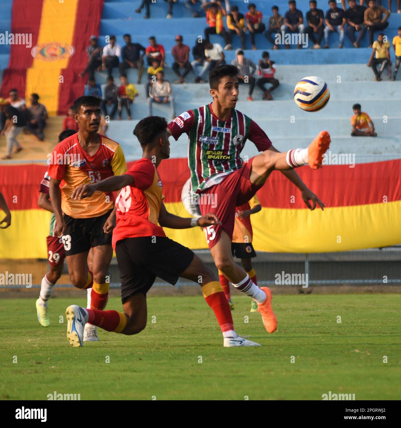 Kolkata, India. 24th Mar, 2023. ATK Mohun Bagan shares one point with Emammi East Bengal in ...