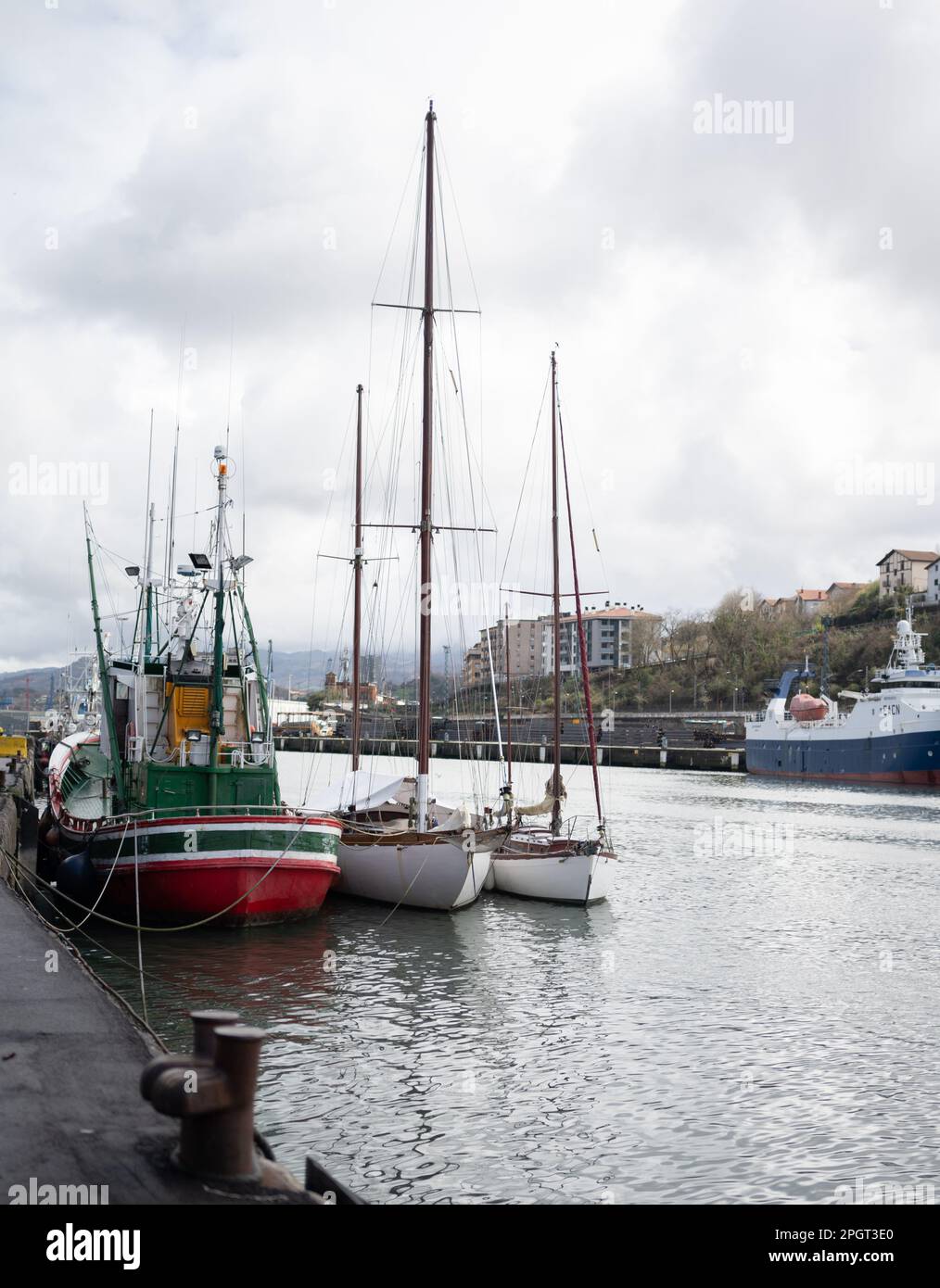 Mooring outrigger hi-res stock photography and images - Alamy