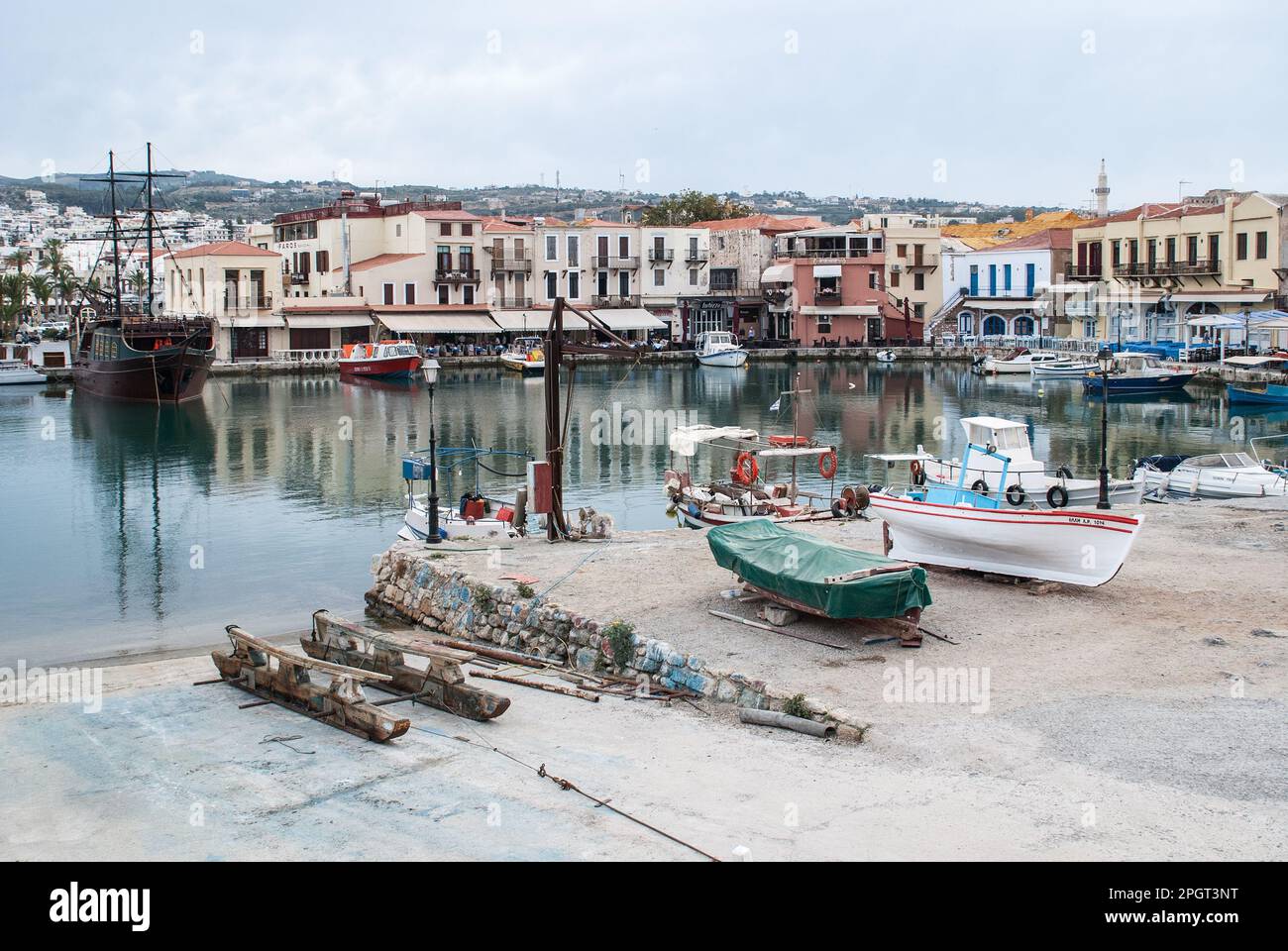 Boat lifting skids hi-res stock photography and images - Alamy