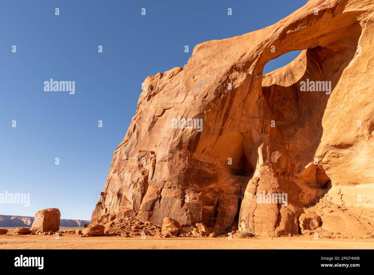 This impressive rock formation of Suns Eye, Monument Valley, Arizona ...