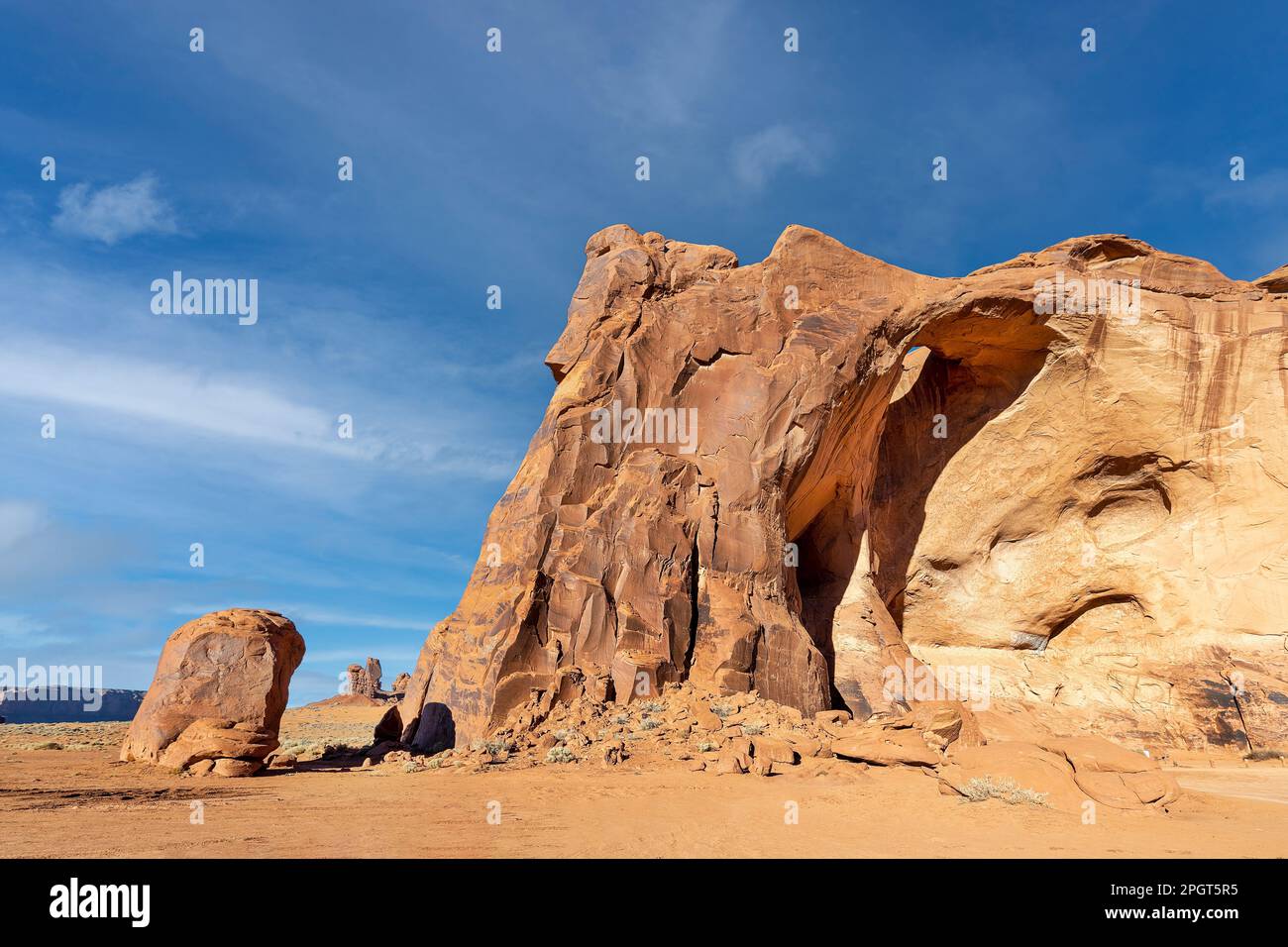 A dramatic landscape of the famous Suns Eye rock formation in Monument ...